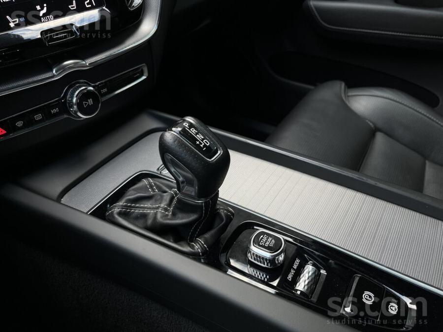 Black Volvo XC60 2019 in Riga, with an engine capacity of 2.00 L and mileage of 185 thousand km for 21900 €, photo 21 on AUTOMOTO.COM.LV
