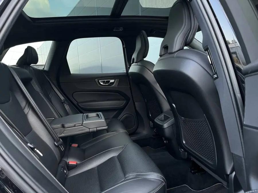 Melns Volvo XC60 2019 Rīga, ar dzinēja tilpumu 2.00 L un nobraukumu 185 tūkst. km par 21900 €, foto 8 vietnē AUTOMOTO.COM.LV