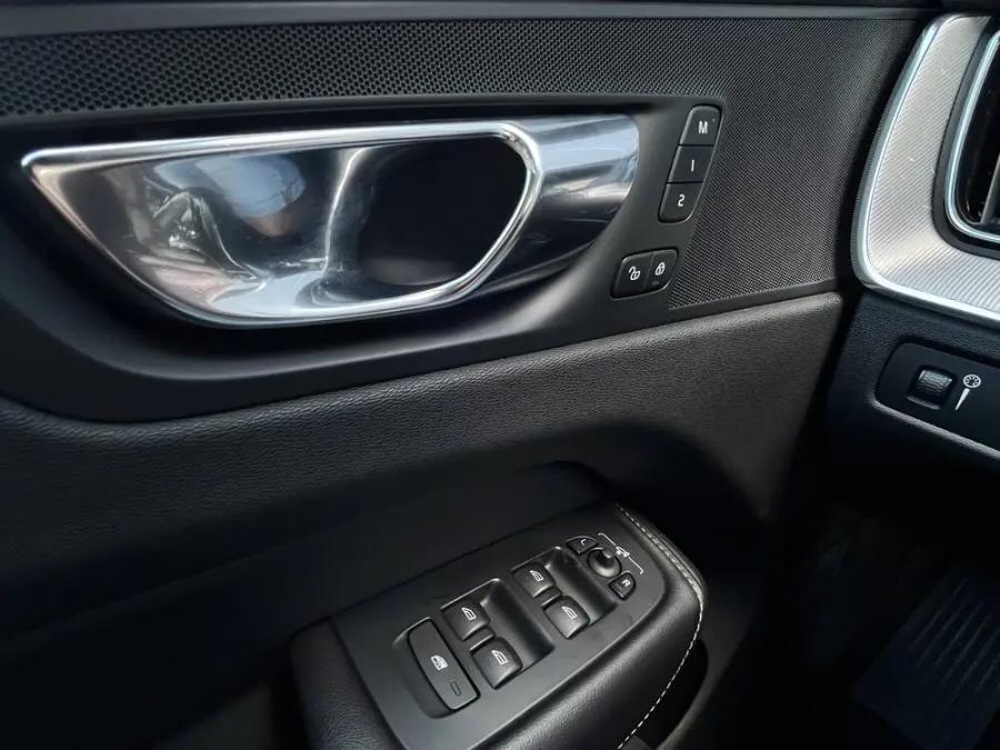 Melns Volvo XC60 2019 Rīga, ar dzinēja tilpumu 2.00 L un nobraukumu 185 tūkst. km par 21900 €, foto 11 vietnē AUTOMOTO.COM.LV