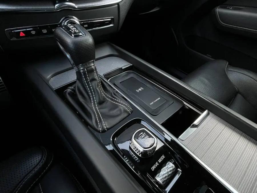 Melns Volvo XC60 2019 Rīga, ar dzinēja tilpumu 2.00 L un nobraukumu 185 tūkst. km par 21900 €, foto 13 vietnē AUTOMOTO.COM.LV