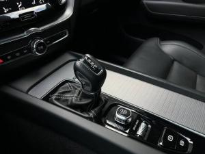 Melns Volvo XC60 2019 Rīga, ar dzinēja tilpumu 2.00 L un nobraukumu 185 tūkst. km par 21900 €, foto 21 vietnē AUTOMOTO.COM.LV