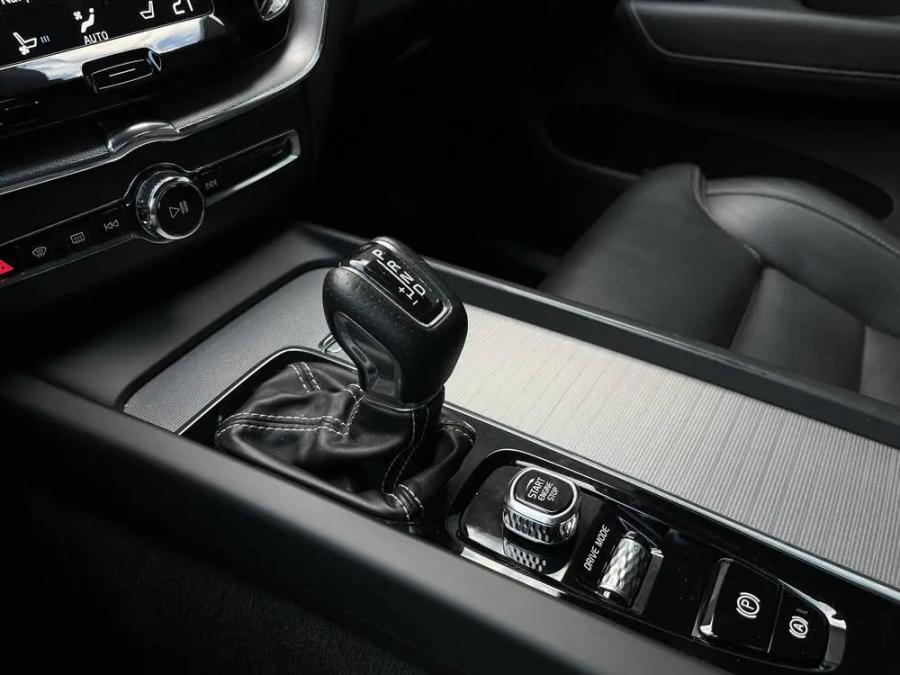 Melns Volvo XC60 2019 Rīga, ar dzinēja tilpumu 2.00 L un nobraukumu 185 tūkst. km par 21900 €, foto 21 vietnē AUTOMOTO.COM.LV