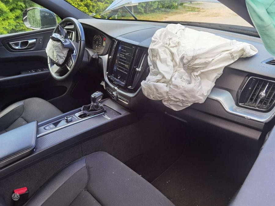 Черный Вольво ХС60 2019 в Каунас, объемом двигателя 1.97 л и пробегом 160 тыс. км за 11800 €, фото 34 на AUTOMOTO.COM.LV