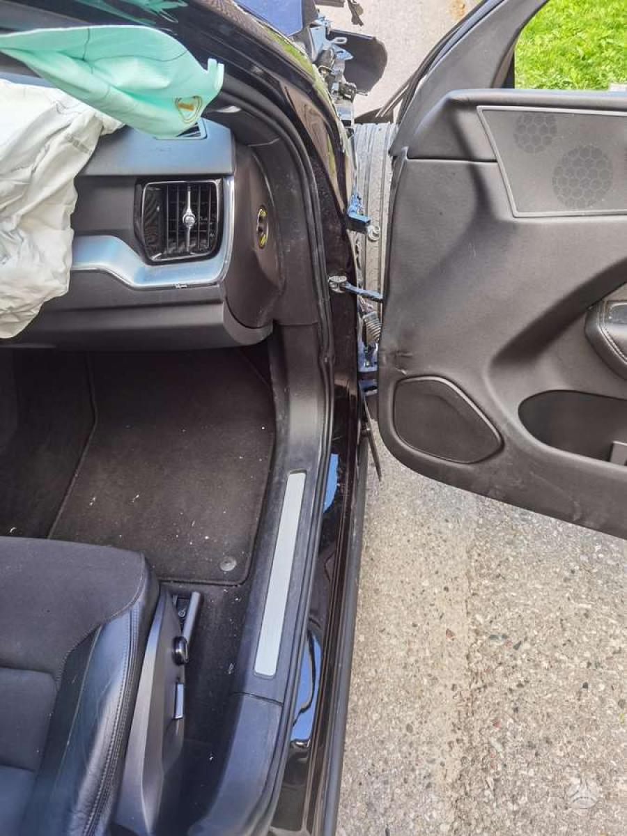 Черный Вольво ХС60 2019 в Каунас, объемом двигателя 1.97 л и пробегом 160 тыс. км за 11800 €, фото 37 на AUTOMOTO.COM.LV