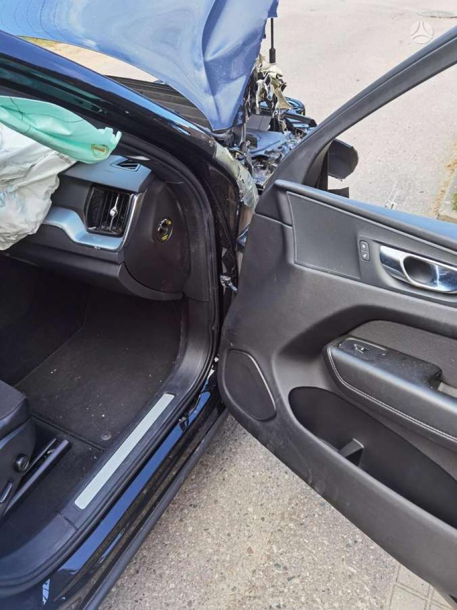 Черный Вольво ХС60 2019 в Каунас, объемом двигателя 1.97 л и пробегом 160 тыс. км за 11800 €, фото 38 на AUTOMOTO.COM.LV