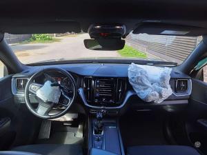 Black Volvo XC60 2019 in Kaunas, with an engine capacity of 1.97 L and mileage of 160 thousand km for 10500 €, photo 16 on AUTOMOTO.COM.LV