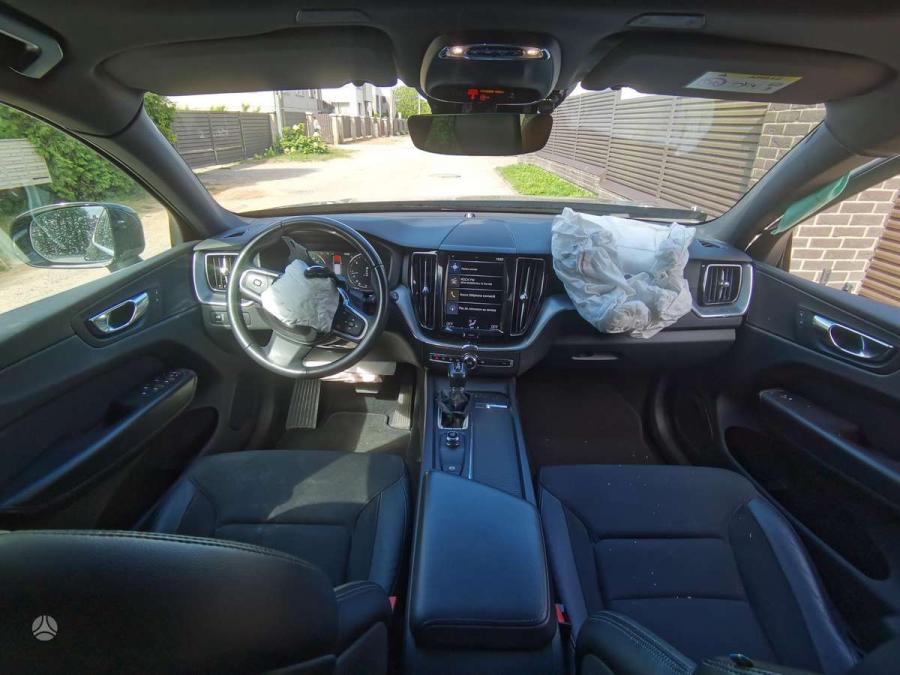 Black Volvo XC60 2019 in Kaunas, with an engine capacity of 1.97 L and mileage of 160 thousand km for 10500 €, photo 17 on AUTOMOTO.COM.LV