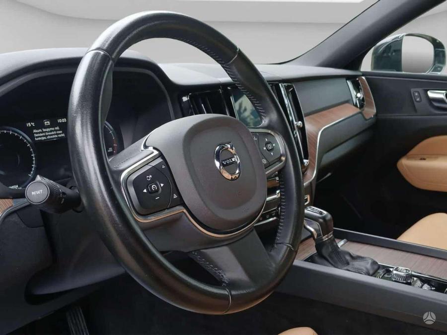 Melns Volvo XC60 2019 Viļņa, ar dzinēja tilpumu 2.00 L un nobraukumu 294 tūkst. km par 17790 €, foto 9 vietnē AUTOMOTO.COM.LV