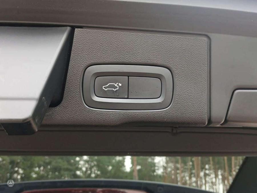 Melns Volvo XC60 2019 Viļņa, ar dzinēja tilpumu 2.00 L un nobraukumu 294 tūkst. km par 17790 €, foto 18 vietnē AUTOMOTO.COM.LV