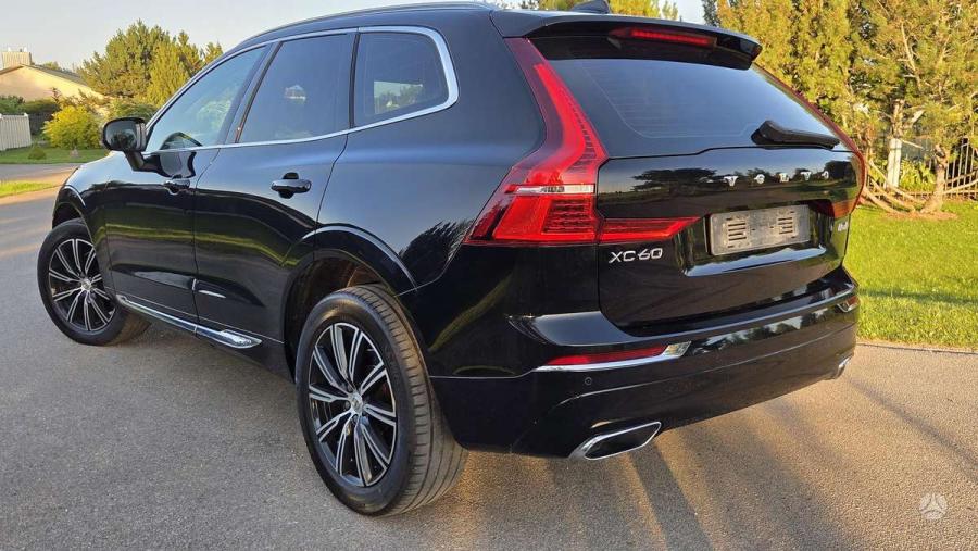Black Volvo XC60 2019 in Panevezys, with an engine capacity of 1.97 L and mileage of 189 thousand km for 19301 €, photo 3 on AUTOMOTO.COM.LV