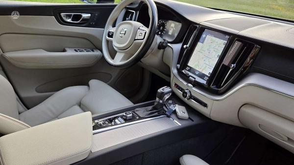Black Volvo XC60 2019 in Panevezys, with an engine capacity of 1.97 L and mileage of 189 thousand km for 19301 €, photo 5 on AUTOMOTO.COM.LV