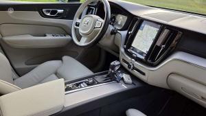 Black Volvo XC60 2019 in Panevezys, with an engine capacity of 1.97 L and mileage of 189 thousand km for 19301 €, photo 5 on AUTOMOTO.COM.LV