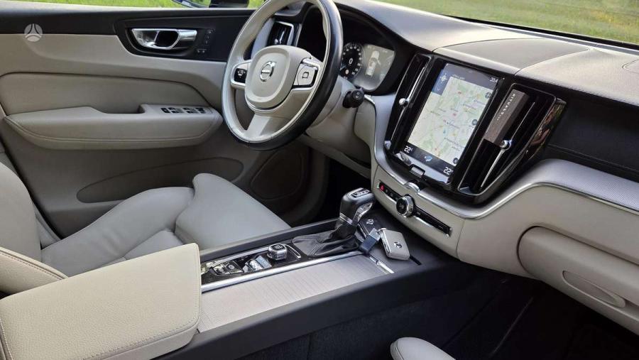 Black Volvo XC60 2019 in Panevezys, with an engine capacity of 1.97 L and mileage of 189 thousand km for 19301 €, photo 5 on AUTOMOTO.COM.LV