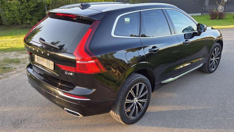 Black Volvo XC60 2019 in Panevezys, with an engine capacity of 1.97 L and mileage of 189 thousand km for 19301 €, photo 6 on AUTOMOTO.COM.LV