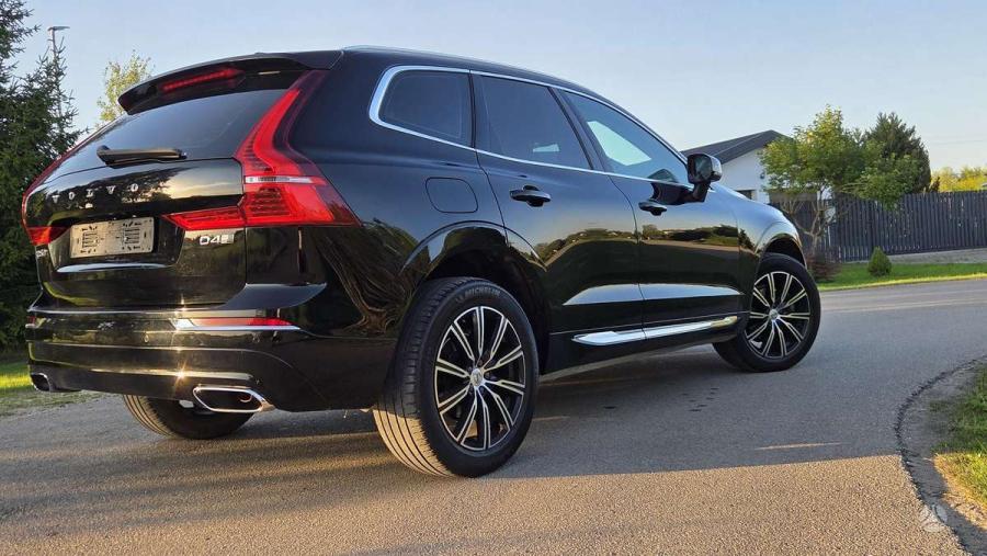 Black Volvo XC60 2019 in Panevezys, with an engine capacity of 1.97 L and mileage of 189 thousand km for 19301 €, photo 12 on AUTOMOTO.COM.LV