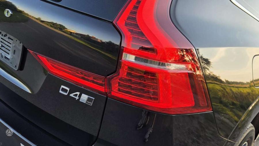 Black Volvo XC60 2019 in Panevezys, with an engine capacity of 1.97 L and mileage of 189 thousand km for 19301 €, photo 24 on AUTOMOTO.COM.LV