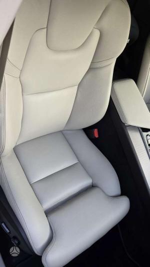 Black Volvo XC60 2019 in Panevezys, with an engine capacity of 1.97 L and mileage of 189 thousand km for 19301 €, photo 32 on AUTOMOTO.COM.LV