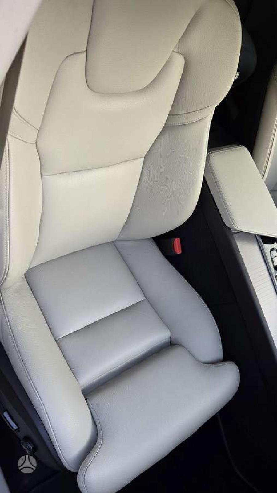 Black Volvo XC60 2019 in Panevezys, with an engine capacity of 1.97 L and mileage of 189 thousand km for 19301 €, photo 32 on AUTOMOTO.COM.LV