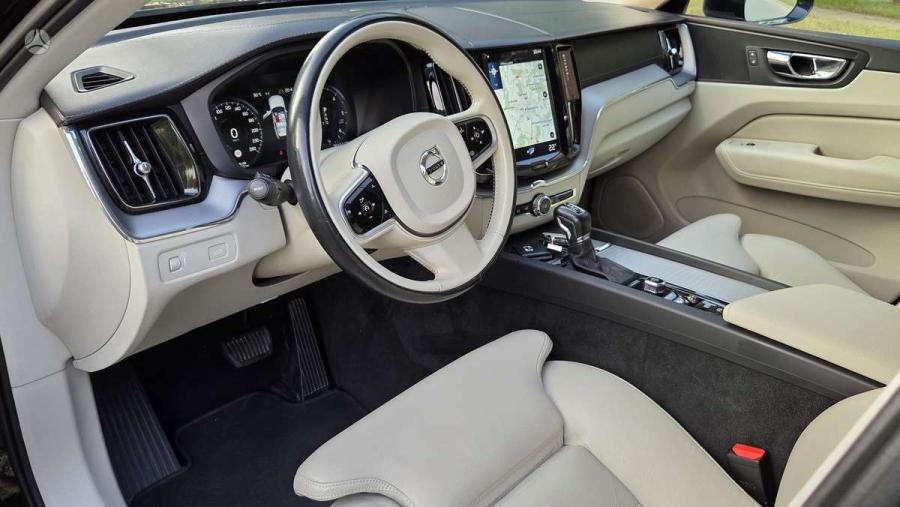 Black Volvo XC60 2019 in Panevezys, with an engine capacity of 1.97 L and mileage of 189 thousand km for 19301 €, photo 33 on AUTOMOTO.COM.LV