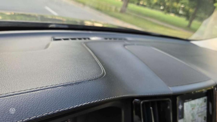 Black Volvo XC60 2019 in Panevezys, with an engine capacity of 1.97 L and mileage of 189 thousand km for 19301 €, photo 35 on AUTOMOTO.COM.LV
