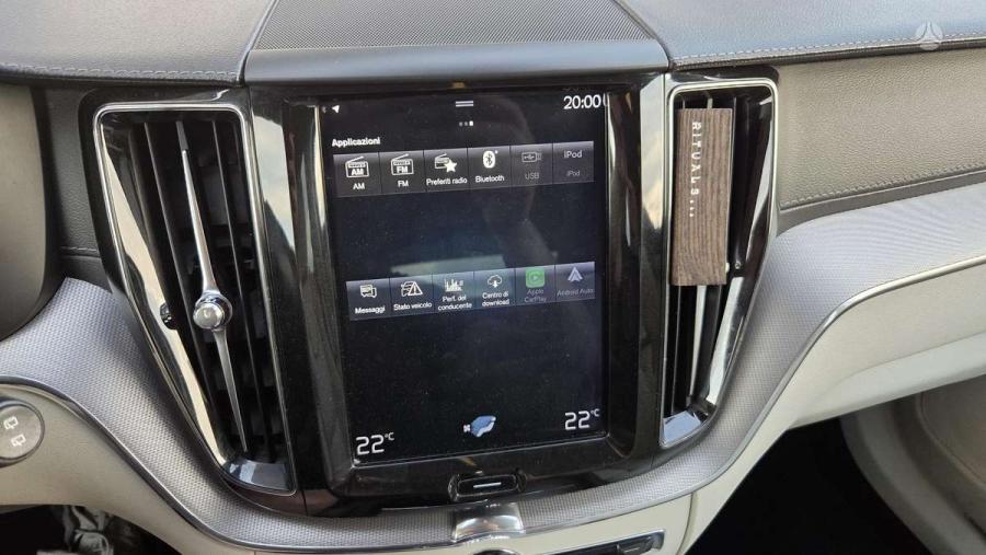 Black Volvo XC60 2019 in Panevezys, with an engine capacity of 1.97 L and mileage of 189 thousand km for 19301 €, photo 40 on AUTOMOTO.COM.LV