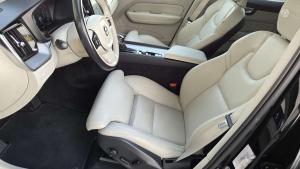 Black Volvo XC60 2019 in Panevezys, with an engine capacity of 1.97 L and mileage of 189 thousand km for 19301 €, photo 43 on AUTOMOTO.COM.LV