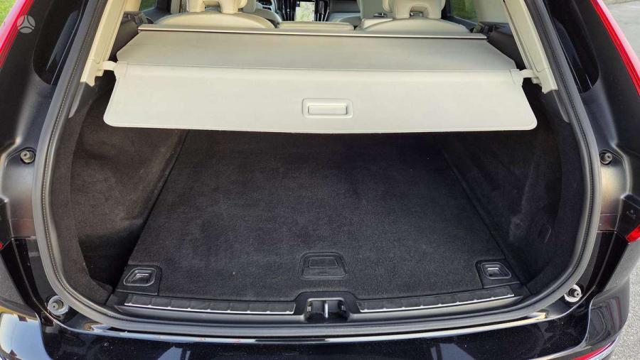 Black Volvo XC60 2019 in Panevezys, with an engine capacity of 1.97 L and mileage of 189 thousand km for 19301 €, photo 44 on AUTOMOTO.COM.LV