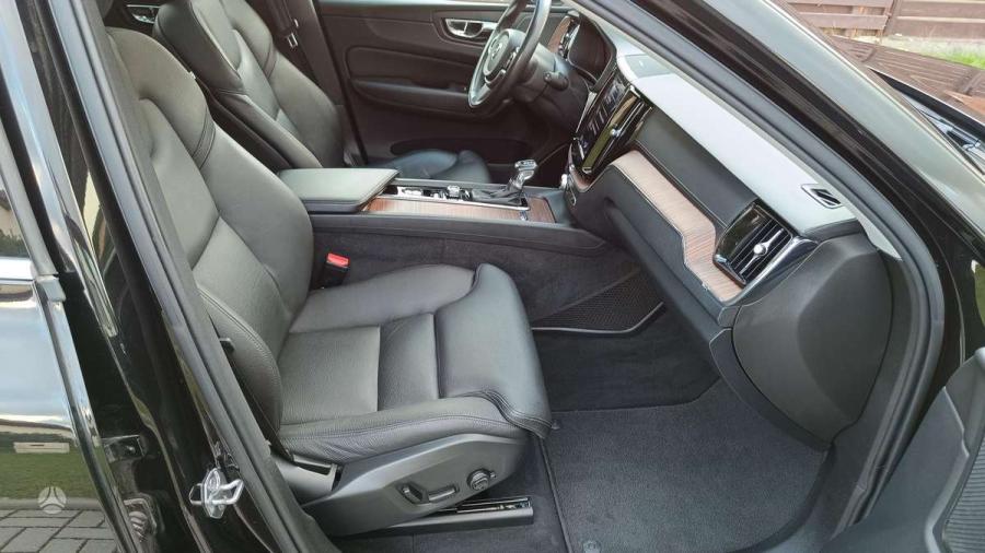 Melns Volvo XC60 2019 Klaipėda, ar dzinēja tilpumu 2.00 L un nobraukumu 129 tūkst. km par 22000 €, foto 31 vietnē AUTOMOTO.COM.LV