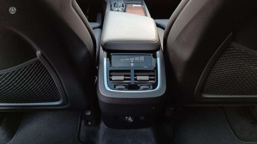 Melns Volvo XC60 2019 Klaipėda, ar dzinēja tilpumu 2.00 L un nobraukumu 129 tūkst. km par 22000 €, foto 38 vietnē AUTOMOTO.COM.LV