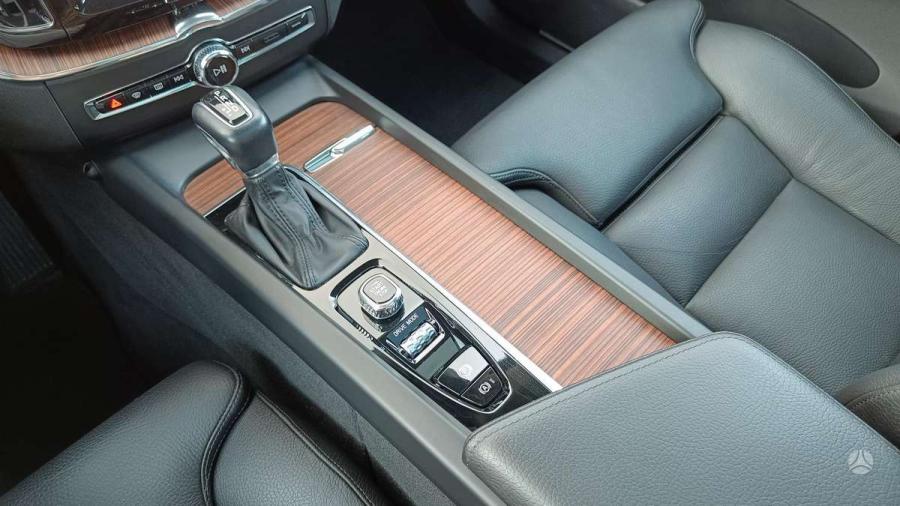 Melns Volvo XC60 2019 Klaipėda, ar dzinēja tilpumu 2.00 L un nobraukumu 129 tūkst. km par 22000 €, foto 49 vietnē AUTOMOTO.COM.LV