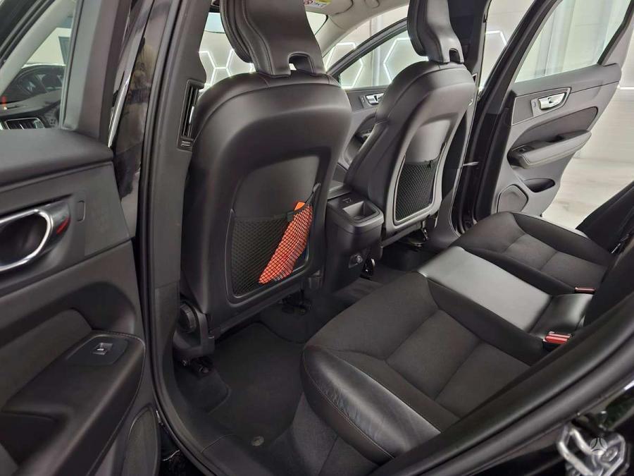 Melns Volvo XC60 2019 Mažeikiai, ar dzinēja tilpumu 2.00 L un nobraukumu 249 tūkst. km par 20500 €, foto 13 vietnē AUTOMOTO.COM.LV