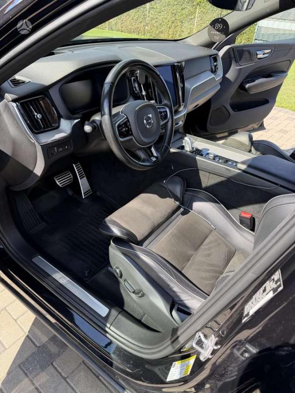 Black Volvo XC60 2019 in Vilnius, with an engine capacity of 1.97 L and mileage of 200 thousand km for 21800 €, photo 6 on AUTOMOTO.COM.LV
