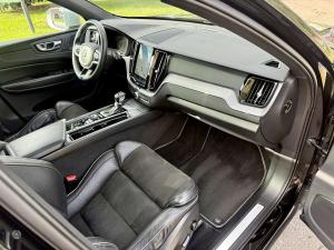 Black Volvo XC60 2019 in Taurage, with an engine capacity of 1.97 L and mileage of 120 thousand km for 21999 €, photo 12 on AUTOMOTO.COM.LV
