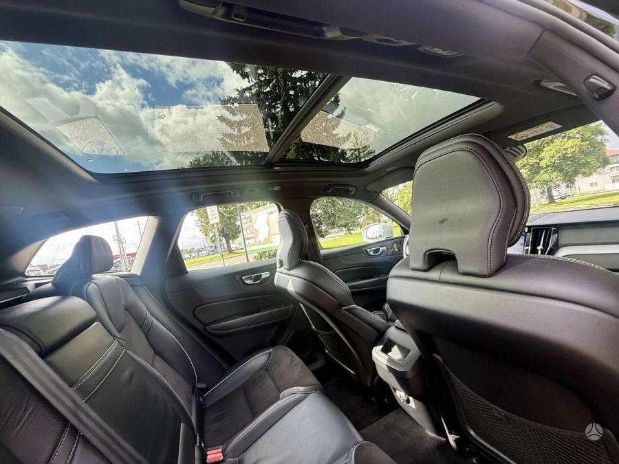 Black Volvo XC60 2019 in Taurage, with an engine capacity of 1.97 L and mileage of 120 thousand km for 21999 €, photo 16 on AUTOMOTO.COM.LV