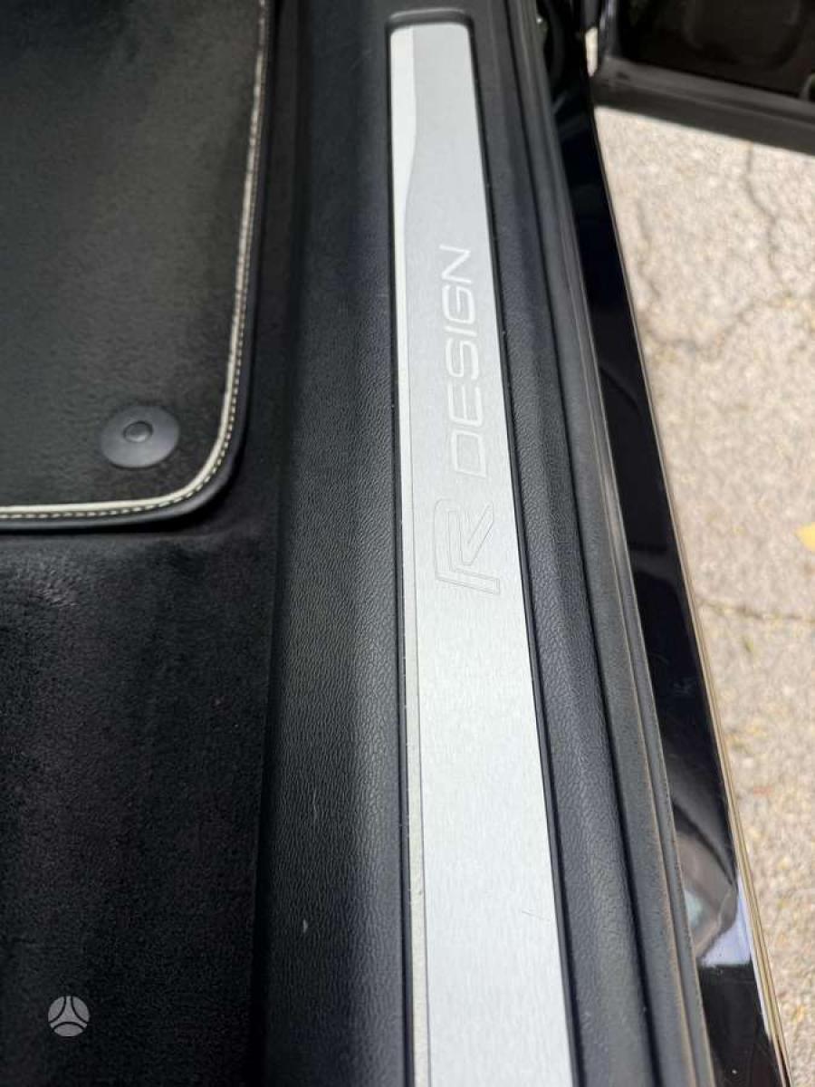 Black Volvo XC60 2019 in Taurage, with an engine capacity of 1.97 L and mileage of 120 thousand km for 21999 €, photo 17 on AUTOMOTO.COM.LV