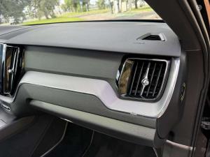 Black Volvo XC60 2019 in Taurage, with an engine capacity of 1.97 L and mileage of 120 thousand km for 21999 €, photo 18 on AUTOMOTO.COM.LV