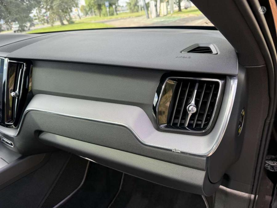 Black Volvo XC60 2019 in Taurage, with an engine capacity of 1.97 L and mileage of 120 thousand km for 21999 €, photo 18 on AUTOMOTO.COM.LV