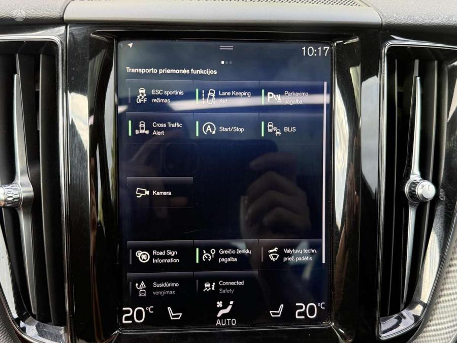 Black Volvo XC60 2019 in Taurage, with an engine capacity of 1.97 L and mileage of 120 thousand km for 21999 €, photo 27 on AUTOMOTO.COM.LV