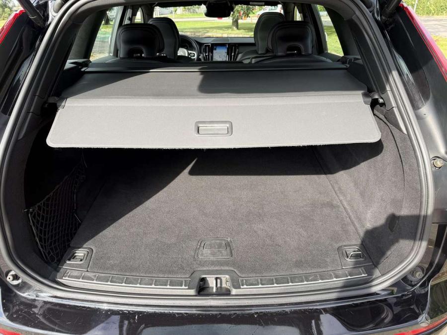 Black Volvo XC60 2019 in Taurage, with an engine capacity of 1.97 L and mileage of 120 thousand km for 21999 €, photo 30 on AUTOMOTO.COM.LV