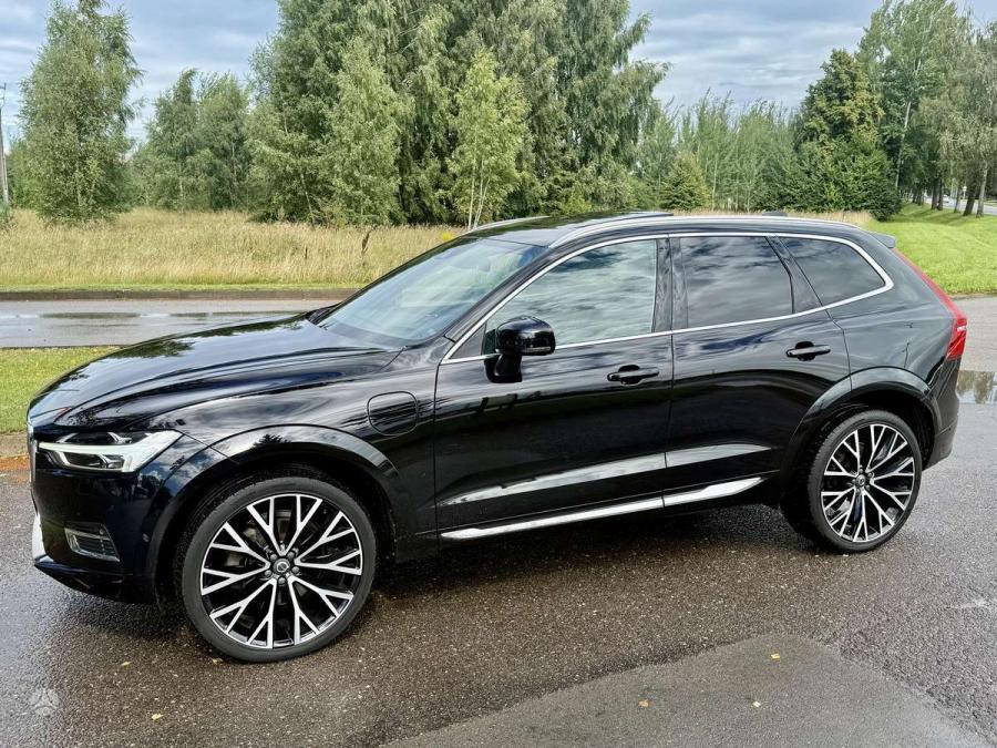 Black Volvo XC60 2019 in Taurage, with an engine capacity of 1.97 L and mileage of 220 thousand km for 19999 €, photo 4 on AUTOMOTO.COM.LV