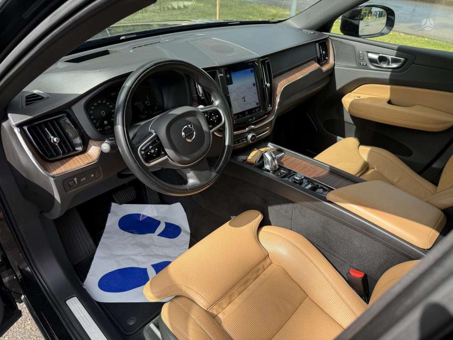 Black Volvo XC60 2019 in Taurage, with an engine capacity of 1.97 L and mileage of 220 thousand km for 19999 €, photo 11 on AUTOMOTO.COM.LV