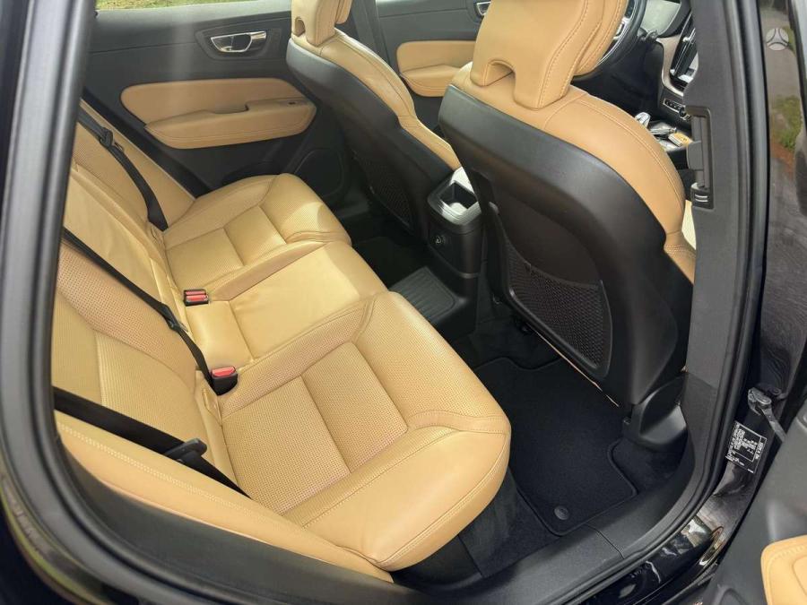 Black Volvo XC60 2019 in Taurage, with an engine capacity of 1.97 L and mileage of 220 thousand km for 19999 €, photo 14 on AUTOMOTO.COM.LV