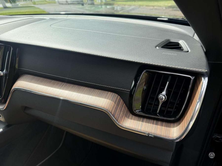 Black Volvo XC60 2019 in Taurage, with an engine capacity of 1.97 L and mileage of 220 thousand km for 19999 €, photo 20 on AUTOMOTO.COM.LV
