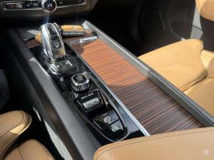 Black Volvo XC60 2019 in Taurage, with an engine capacity of 1.97 L and mileage of 220 thousand km for 19999 €, photo 25 on AUTOMOTO.COM.LV