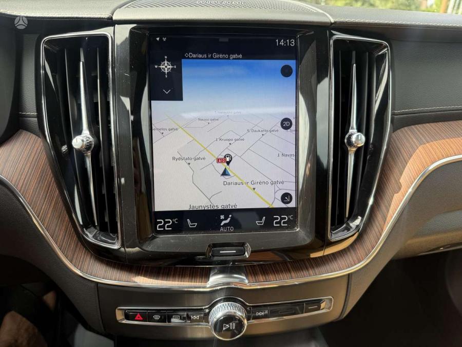 Black Volvo XC60 2019 in Taurage, with an engine capacity of 1.97 L and mileage of 220 thousand km for 19999 €, photo 26 on AUTOMOTO.COM.LV