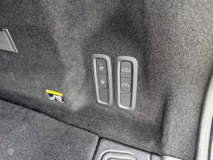 Black Volvo XC60 2019 in Taurage, with an engine capacity of 1.97 L and mileage of 220 thousand km for 19999 €, photo 34 on AUTOMOTO.COM.LV