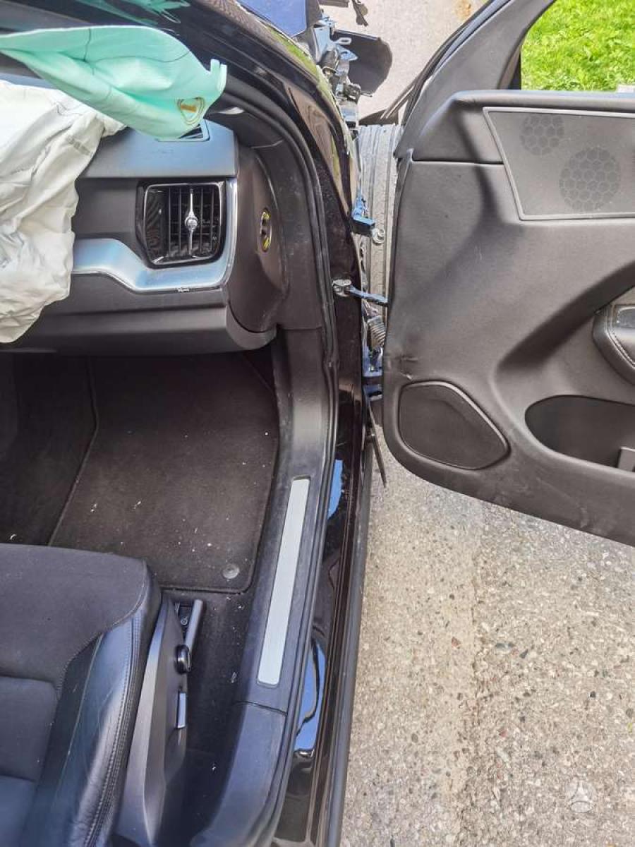 Melns Volvo XC60 2019 Kauņa, ar dzinēja tilpumu 1.97 L un nobraukumu 160 tūkst. km par 10200 €, foto 37 vietnē AUTOMOTO.COM.LV