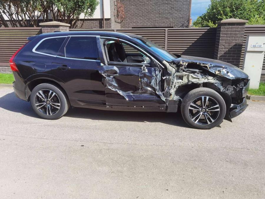 Melns Volvo XC60 2019 Kauņa, ar dzinēja tilpumu 1.97 L un nobraukumu 160 tūkst. km par 10200 €, foto 45 vietnē AUTOMOTO.COM.LV
