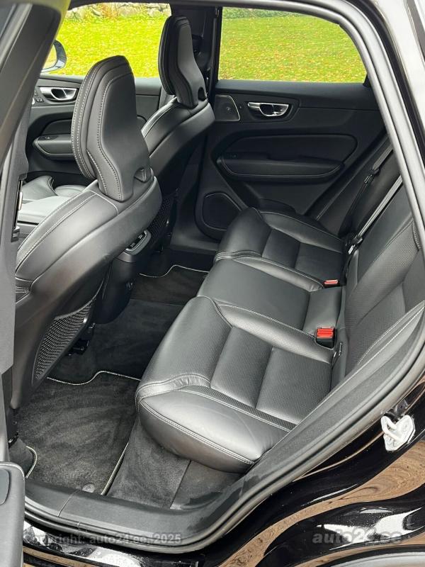 Melns Volvo XC60 2020 Tallina, ar dzinēja tilpumu 2.00 L un nobraukumu 129 tūkst. km par 34682 €, foto 11 vietnē AUTOMOTO.COM.LV