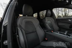 Melns Volvo XC60 2020 Rīga, ar dzinēja tilpumu 2.00 L un nobraukumu 174 tūkst. km par 24800 €, foto 14 vietnē AUTOMOTO.COM.LV
